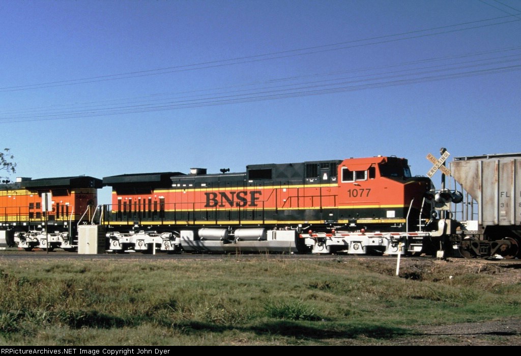 BNSF 1077